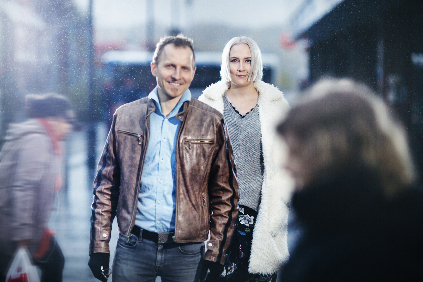 Radio Dein aamu uudistuu – ”On haaste saada kaksi taiteilijaa pysymään ...