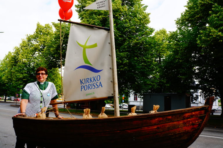 Kesä keikuttaa kirkkovenettä, vesillä ja maalla - Seurakuntalainen