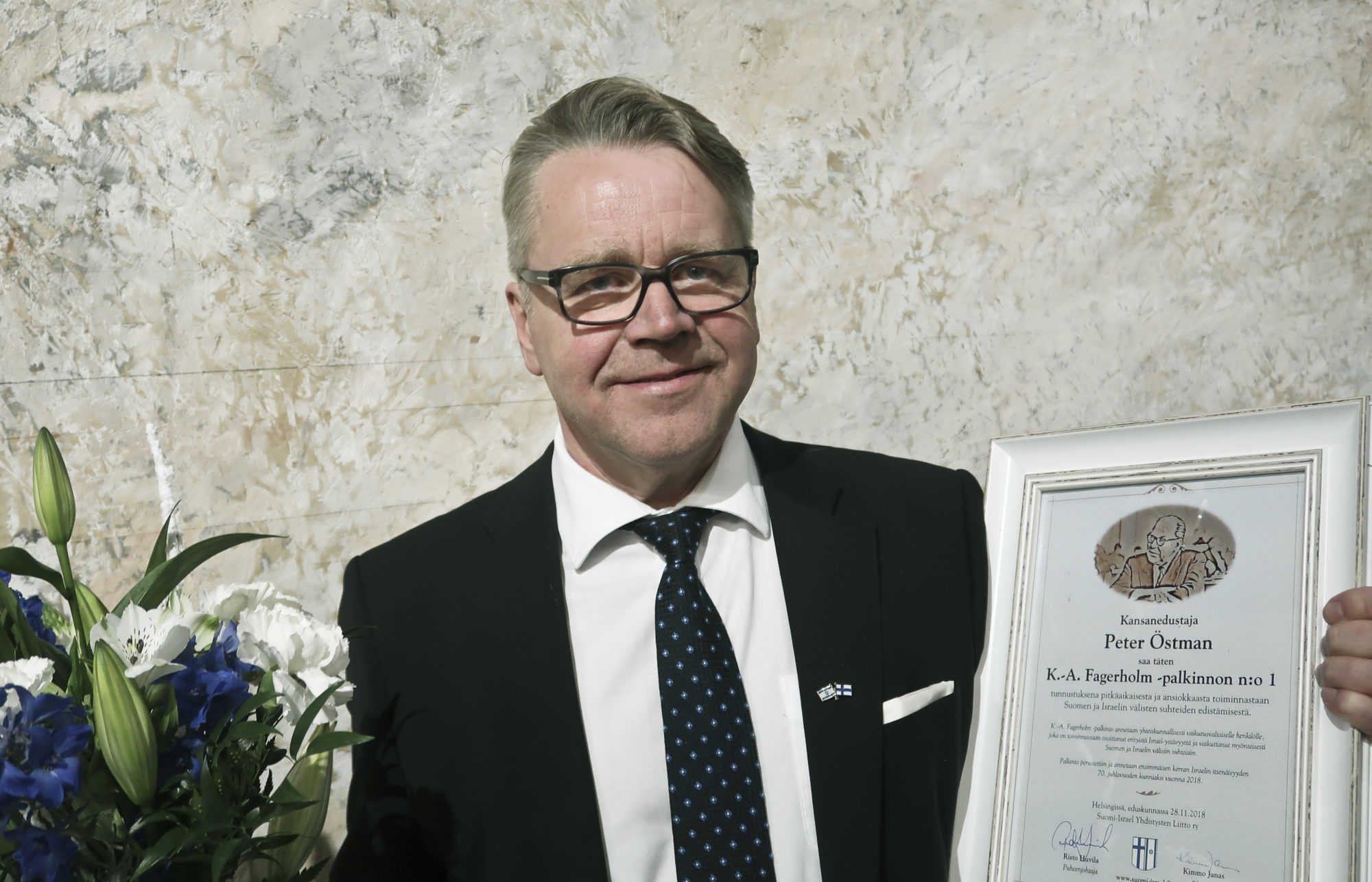 Ensimmäistä kertaa jaetun K. A. Fagerholm -palkinnon saanut ...