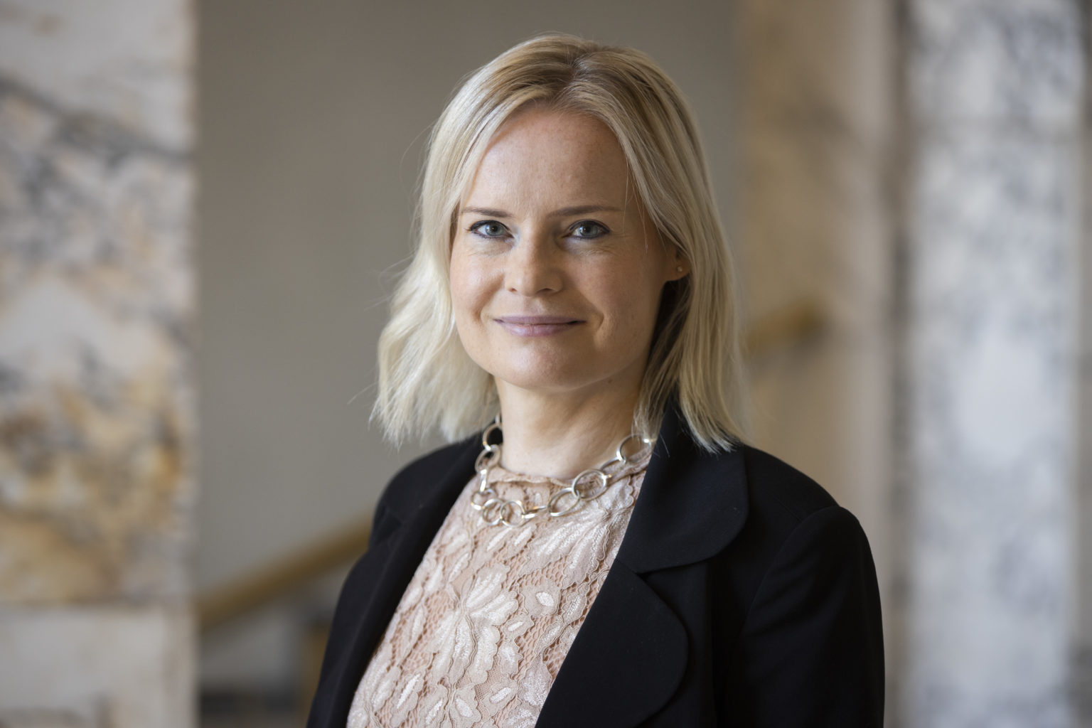 Perussuomalaisten puheenjohtaja Riikka Purra ammentaa politiikkaan ...