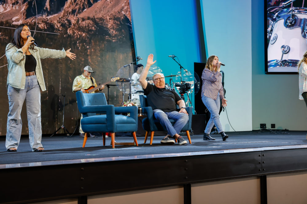 Amerikkalaisen bestseller-kirjailija ja pastori Rick Warrenin seuraaja ...