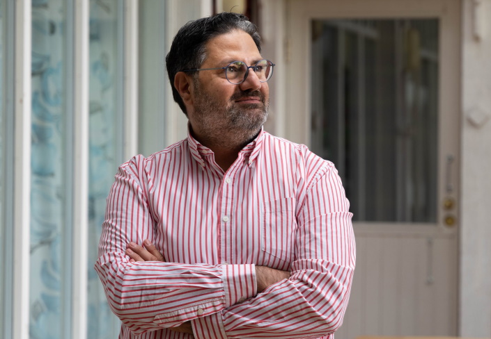 Sodan keskellä kasvanut tv-johtaja haluaa valaa toivoa Libanonin ...