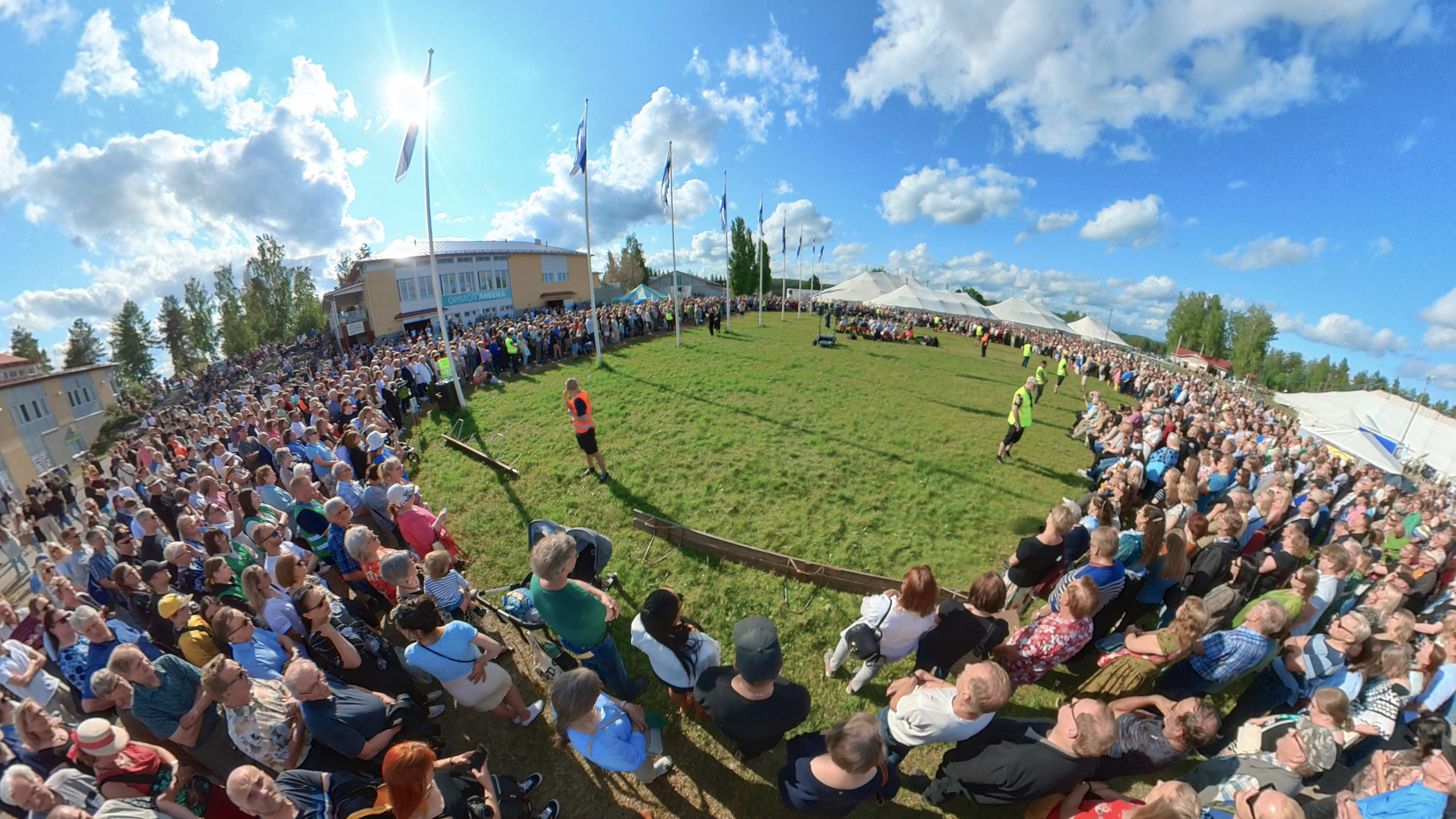 Rainen, 30, Juhannuskonferenssi kestää kolme viikkoa ...