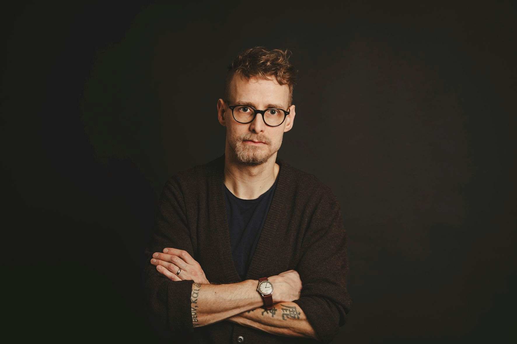 Poikansa menettänyt Lari Launonen tutkii itseään isien ketjussa ja ...