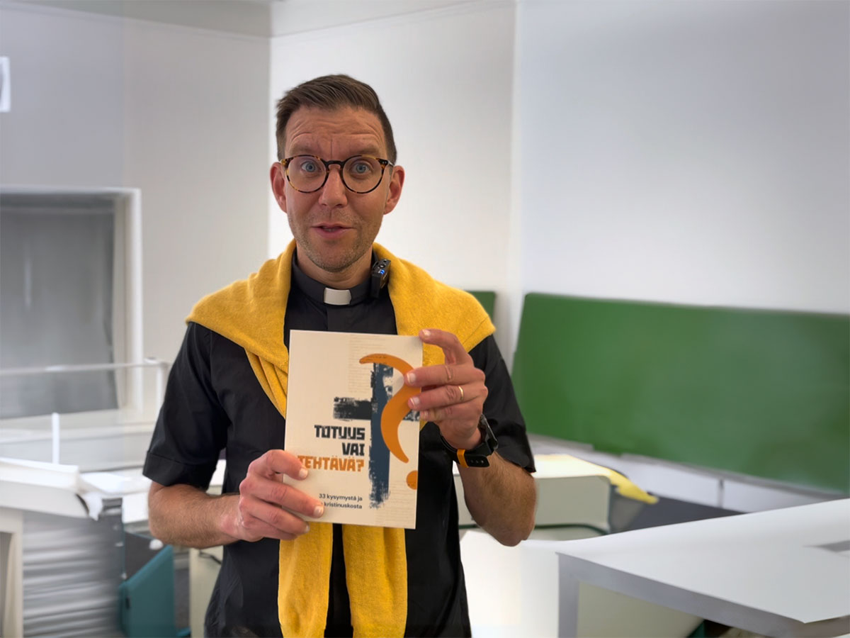 Tarvainen toimitti kirjan ikuisista kysymyksistä – ja vastauksista ...