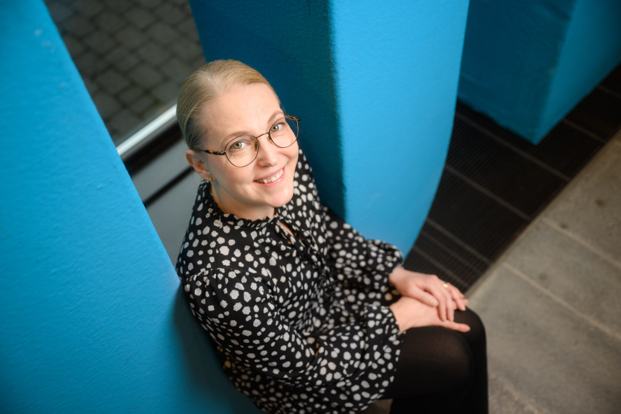 Apulaisprofessori Suvi-Maria Saarelainen lanseeraa ...