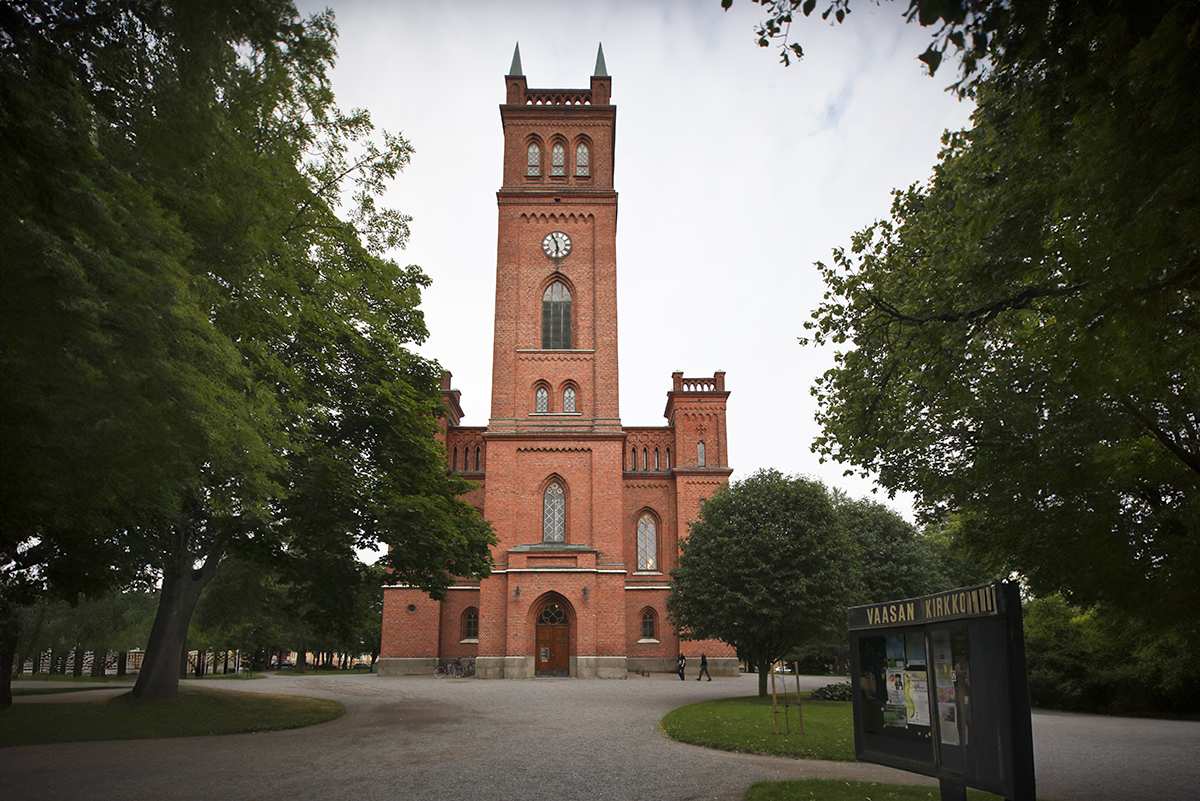 Papit kritisoivat Lapuan hiippakunnan tuomiokapitulin päätöstä sallia ...