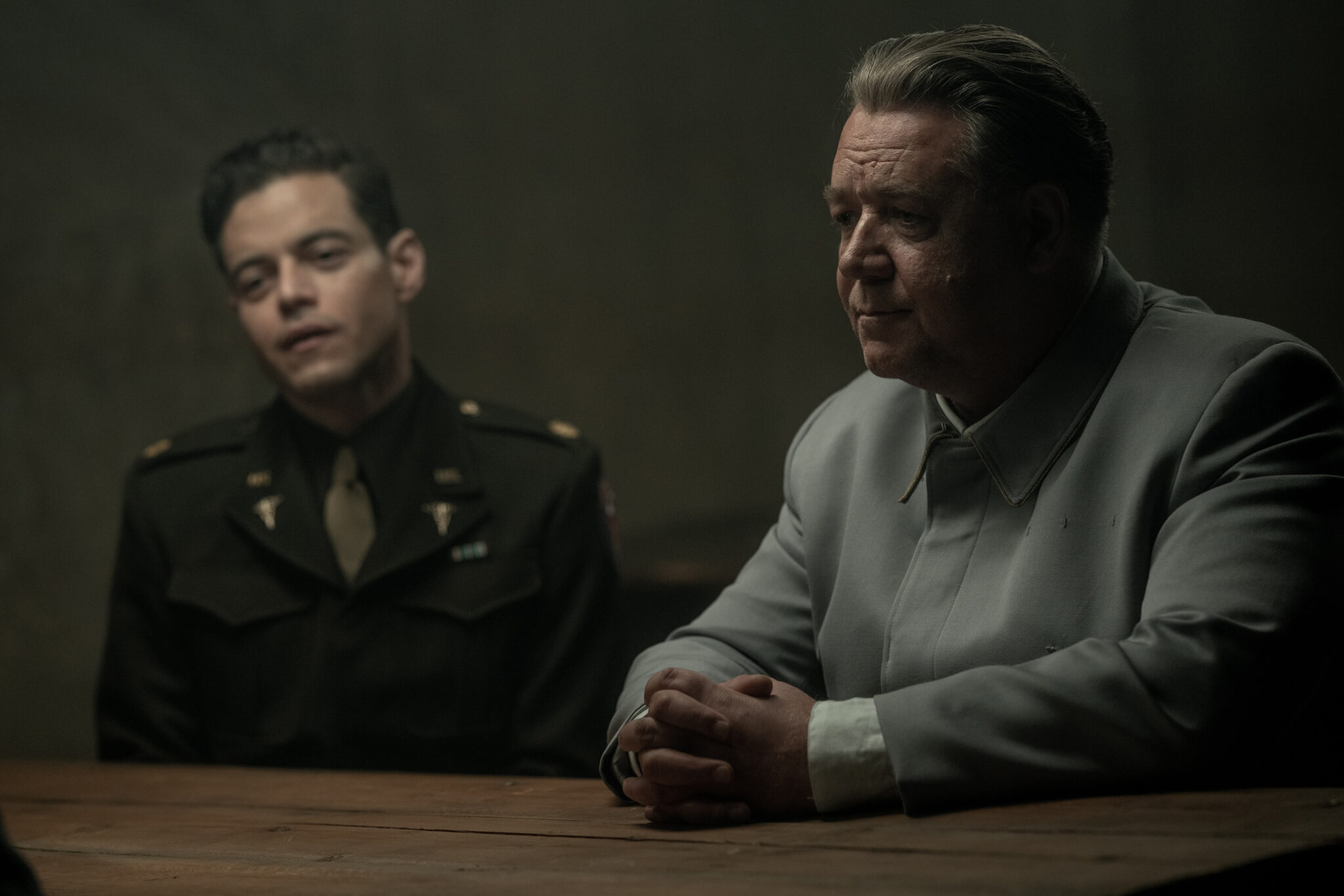 Russell Crowe ja Rami Malek päärooleissa Nürnbergin oikeudenkäynnistä ...